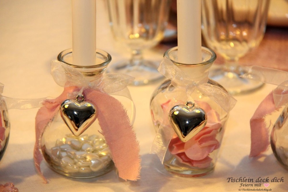 Romantischer Valentinstag mit schöner Tischdekoration - Tischlein deck dich